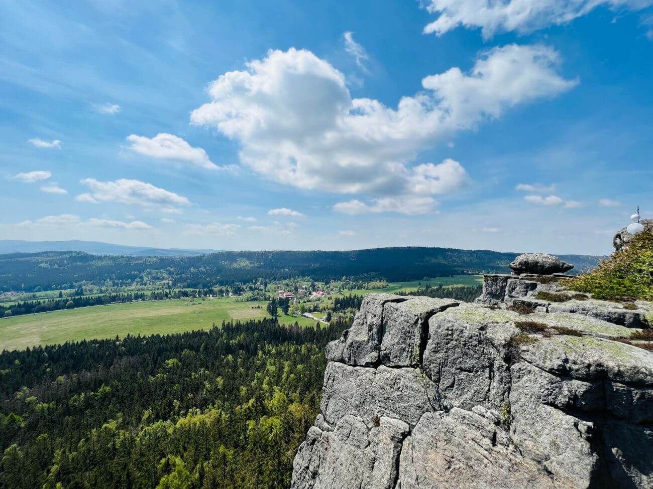 Szczeliniec Wielki – szlaki do schroniska w Górach Stołowych