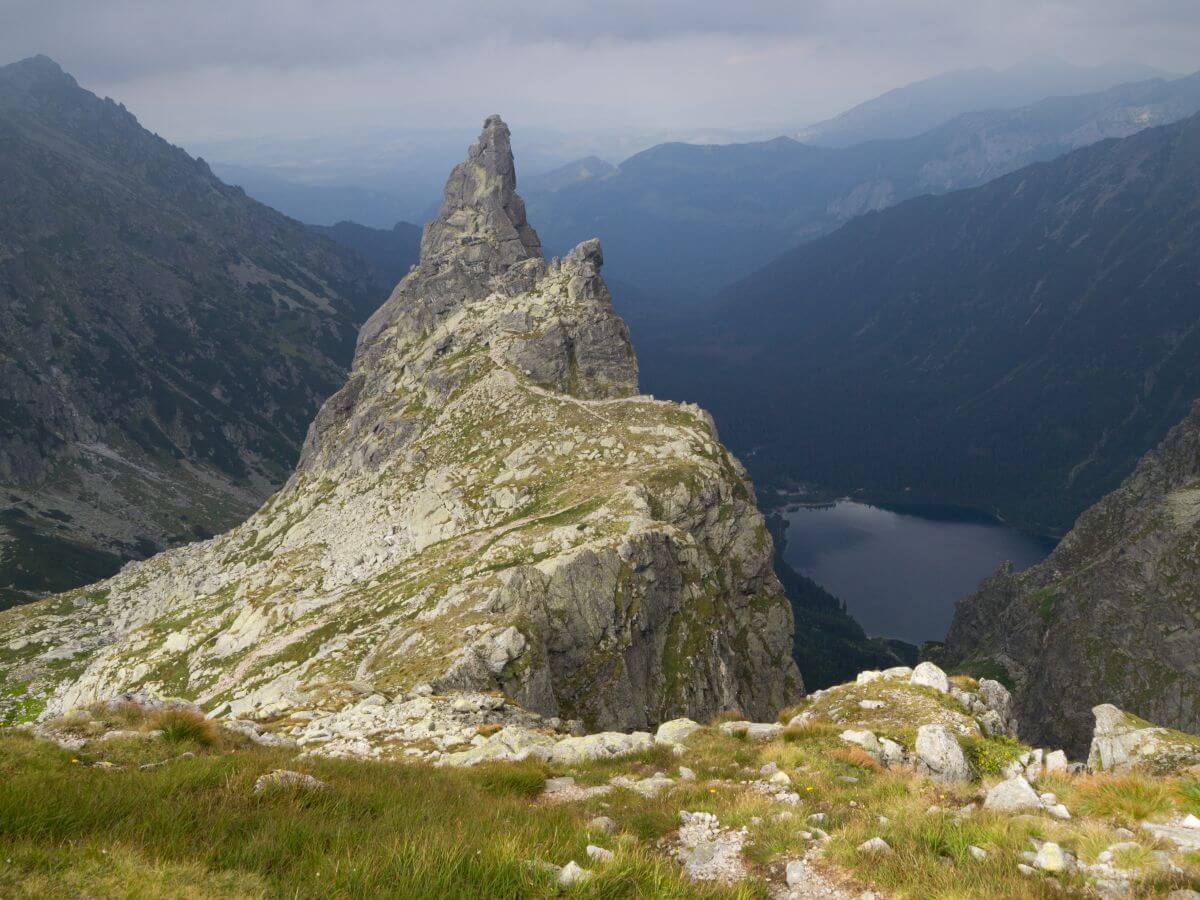 Mnich – Tatry i wspinaczka. Tatrzańskie drogi z Morskiego Oka | Góry ...