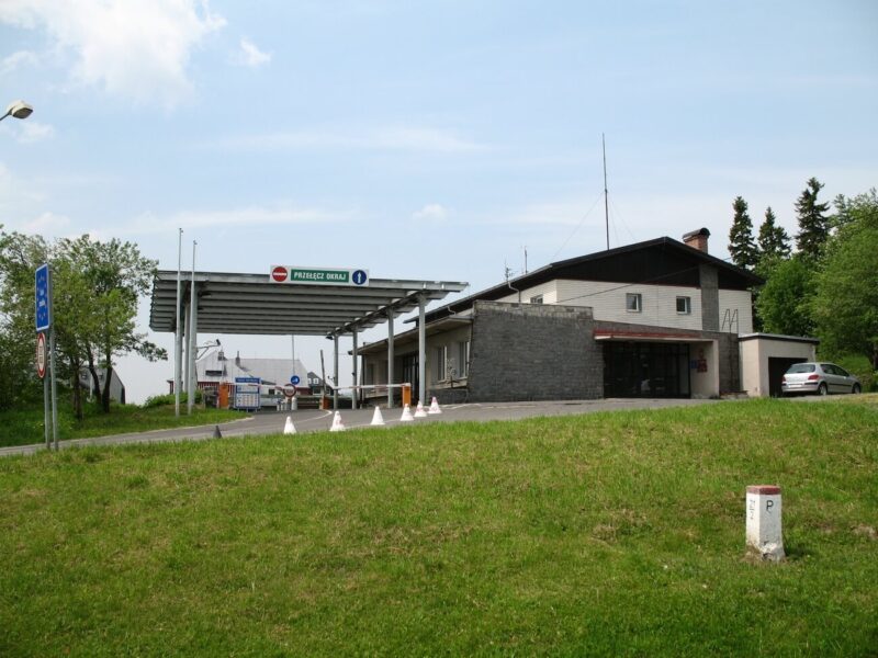 Przełęcz Okraj – szlaki, schronisko PTTK