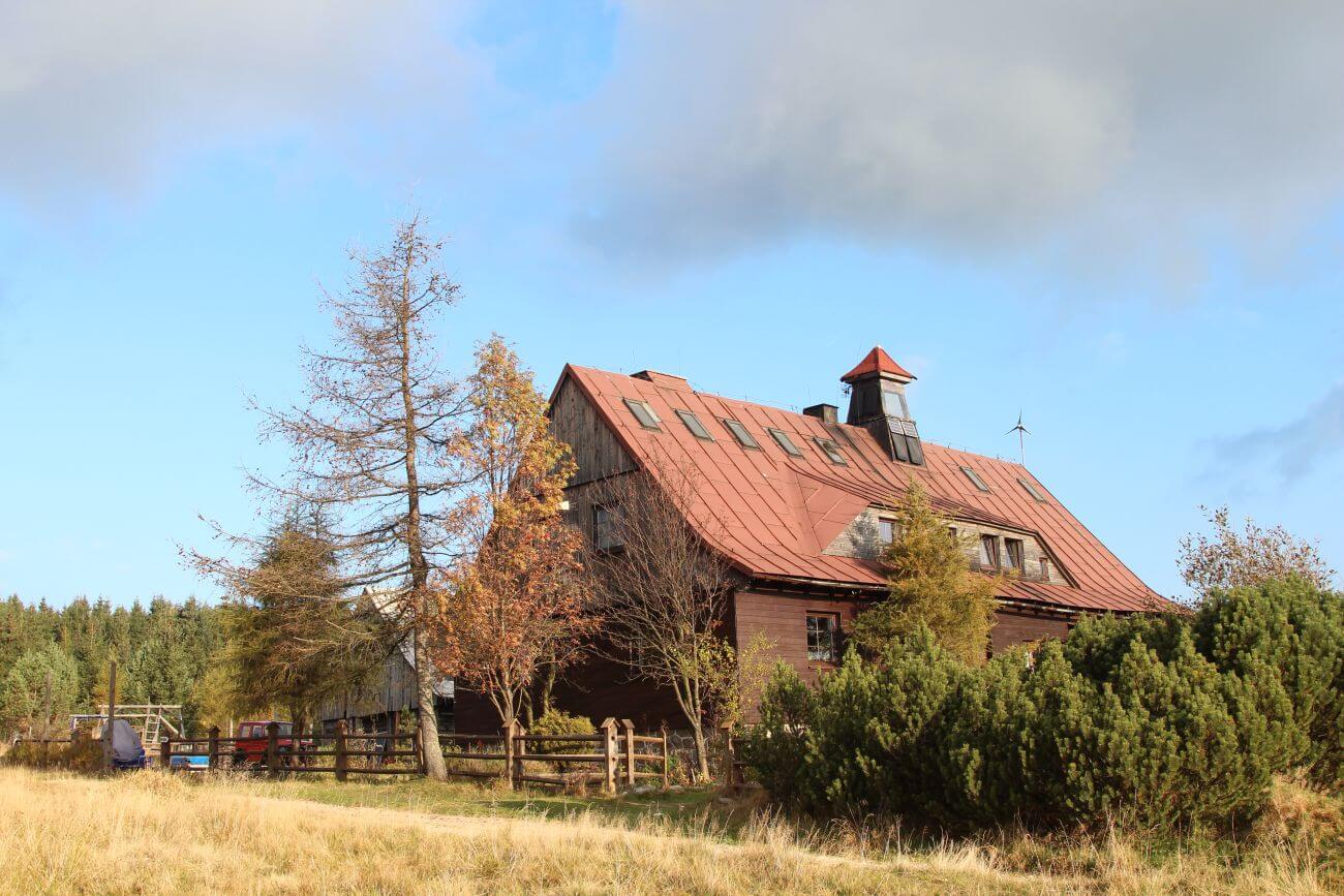 Chatka Górzystów. Jak dojść do schroniska w Górach Izerskich